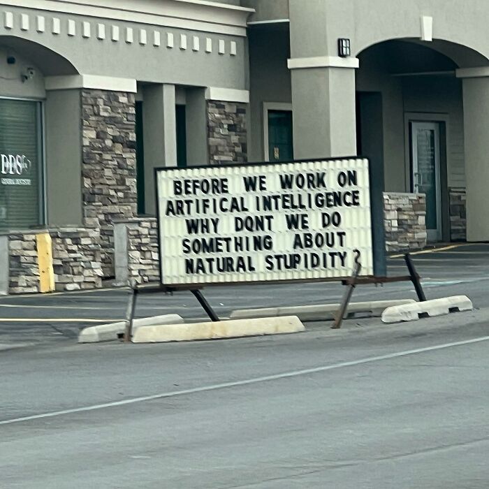 People Share Signs That Are Absolutely Unhinged and We Can’t Help But ...